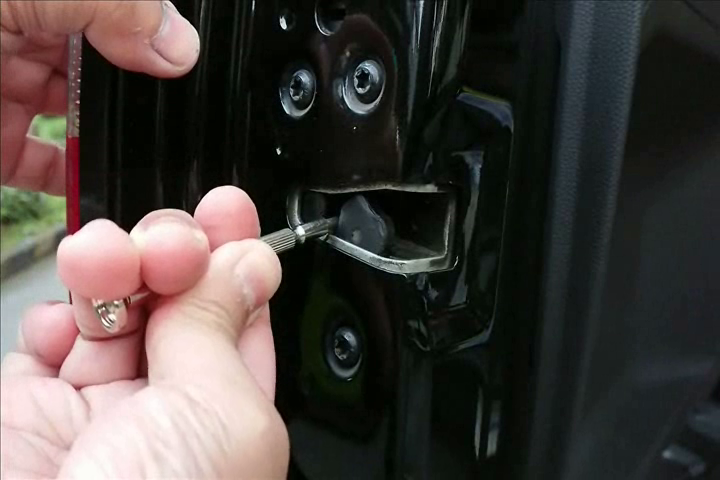 EcoSport’s Rear Door (Boot Door) Lock – ECOSPORT DIY SERIES